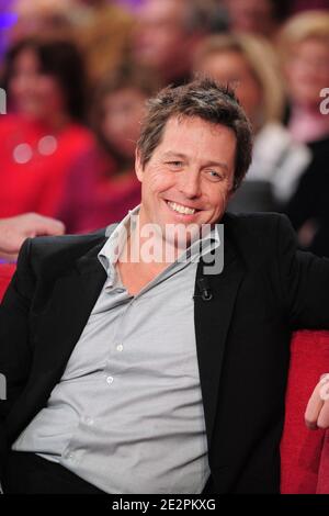 Hugh Grant lors de l'enregistrement de l'Emission Vivement Dimanche a ...