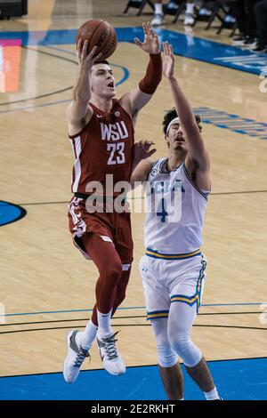Die UCLA Bruins Wache Jaime Jaquez Jr. (24) wird von Concordia Golden ...