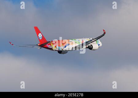 Ein Sichuan Airlines Airbus A350-900 Jetliner (B-301D) in spezieller ...