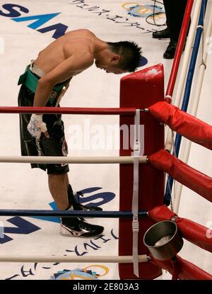 WBC flyweight champion Daisuke Naito, left, of Japan and Chinese ...