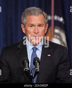 Washington, D.C. - 31. März 2005--US-Präsident George W. Bush macht ...