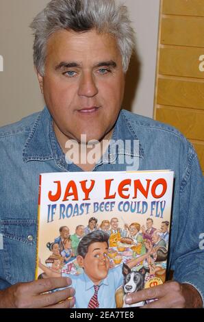TV-Star Jay Leno las und unterschrieb am Freitag, den 26. März 2004 ...