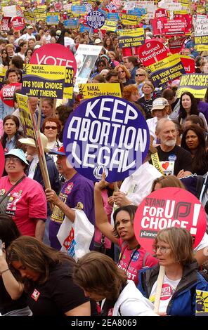 Washington, DC - 25. April 2004--Schauspielerin Camryn Manheim spricht ...