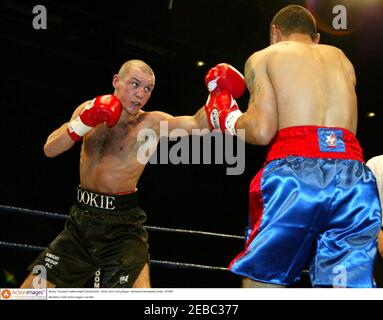 Boxen - European Featherweight Championship - Nicky Cook / Johny Begue ...