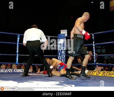 Boxen - European Featherweight Championship - Nicky Cook / Johny Begue ...