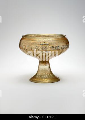 Footed Bowl mit Adler Wappen, Mitte des 13. Jahrhunderts, die ...