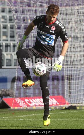 Kortrijks Torwart Marko Ilic im Einsatz während eines Fußballmatches ...