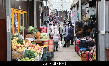 Ein sogenannter 'Polenmarkt' , hier 'kleiner Markt' in Zgorzelec, Polen ...