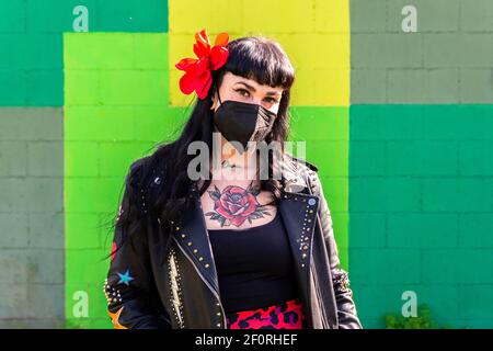 tätowierte Frauen gekleidet in Leder an Dunstable Tattoo und Body ...