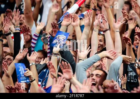 Fußballfans aus den Niederlanden im Stadion. Holländische Fans auf dem ...