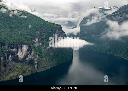 Blick auf Ornesvingen Aussichtspunkt, Geirangerfjord, bei Geiranger ...