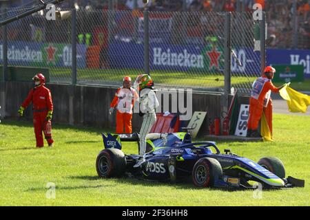 01 DELETRAZ Louis, Carlin, Action mit 11 ILOTT Callum, sauber Junior ...