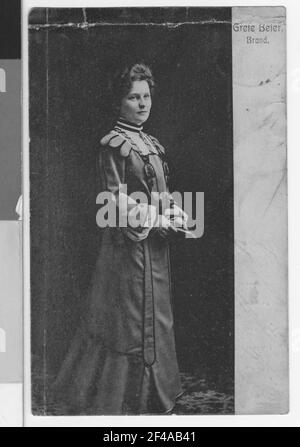 Vollportrait Marie Margarethe Beier, genannt Grete Beier, Tochter des ...