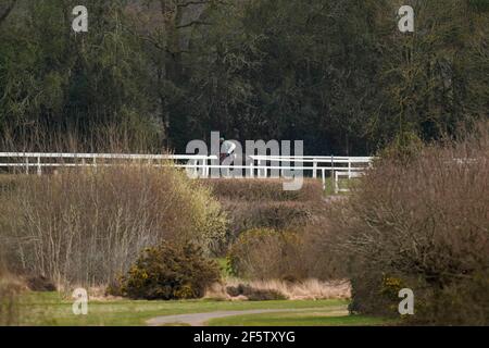 Max Kendrick fährt mit Stoner's Choice (grün/rot) auf dem Weg zum ...