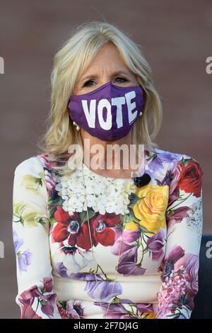 Boca Raton - FL - 20201005 - Dr. Jill Biden nimmt an einer Drive-in ...