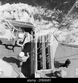 Fischereiinspektion in der Nordsee mit der Fregatte der Raubtier-Klasse ...