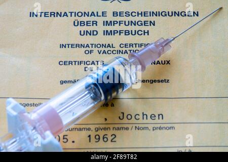 Impfung Buch, symbolische Foto Impfungen, Impfbuch, Symbolfoto ...