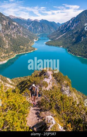 Wandern am Plansee, Berge mit See, Ammergauer Alpen, Bezirk Reutte ...
