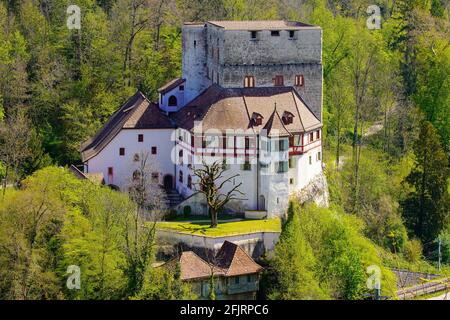 Schloss Angenstein ist eine mittelalterliche Burg in der Gemeinde Duggingen. Das gut erhaltene ...