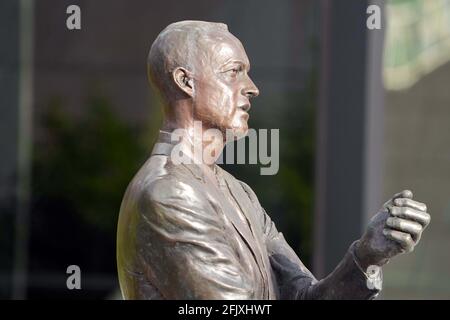 Eine Statue von Bill Bowerman auf f Hayward Field auf dem Campus der ...