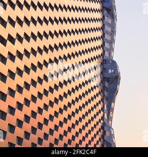 Geometrisches Muster von Außenfassade und Kletterwand. Kraftwerk ...