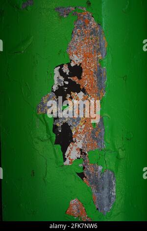 Pareidolia ist die Tendenz zu Formen wie menschliche Gesichter in der ...