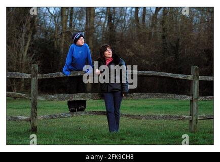Jackie Fielding und ihr Sohn Michael, der Poluted South verließ London ...