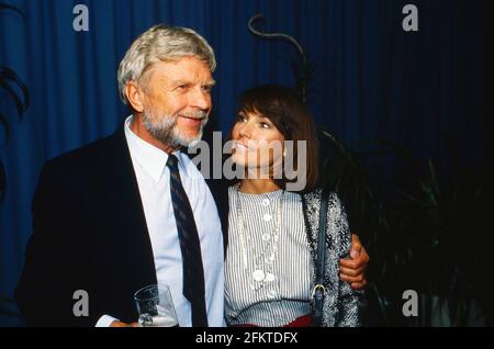 Schauspieler Hardy Krüger Mit Ehefrau Francesca Marazzi Beim SPIO Filmball in München 1976 ...