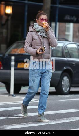 New York - NY - 03/01/20 - Helena Christensen hält an, um mit ihrem ...