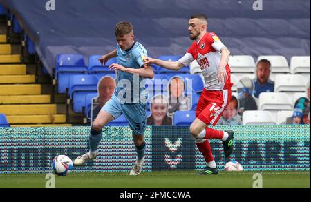 Jack Burroughs von Coventry City (rechts) feiert den Sieg nach dem ...