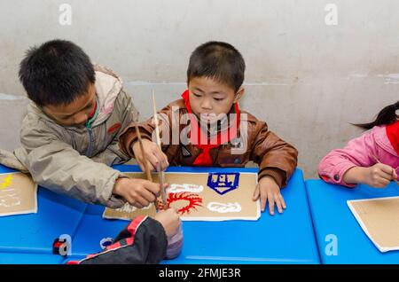 Diese ländliche Schule wurde während des Erdbebens in Sichuan im Jahr ...