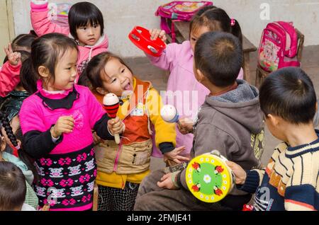 Diese ländliche Schule wurde während des Erdbebens in Sichuan im Jahr ...
