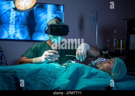 Krankenhaus - Chirurgie-team im OP-Saal oder Op einer Klinik auf einen ...