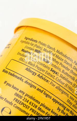 Nahaufnahme der Zutatenliste von Bisto Cheese Sauce Mix mit E-Nummern (Fokuszentrumzahlen) für ...