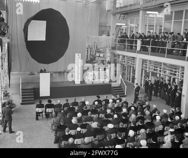Eröffnung der Hallen HTS Eindhoven, Minister CALs während seiner Rede ...
