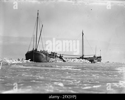 Drei Schiffe bei Marken im Eis De Hoop, 22. Januar 1947, IJS, SHIPPING ...