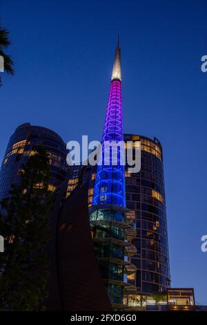 Abenddämmerung in Perth - Swan Bell Tower Stockfotografie - Alamy