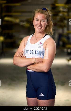 Die Briten Mathilda Hodgkins-Byrne und Rebecca Wilde erhalten am ...