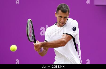Laslo Dere im Einsatz gegen Alex de Minaur am zweiten Tag der Cinch ...