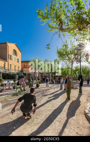 Frankreich, Var, Saint-Tropez, Boccia-Spieler auf der Place des Lices ...