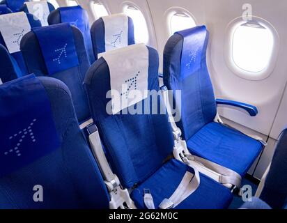 Sitze in der Economy Class Kabine eines easyJet Airbus A319-100 ...