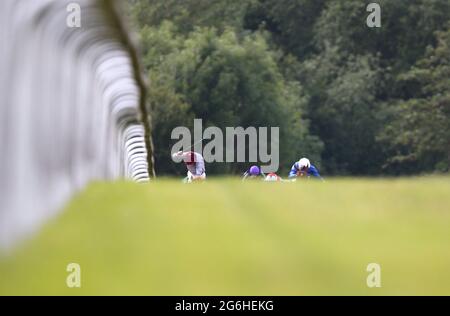 Läufer und Fahrer das Ben und Mary Hibbert Memorial Maiden setzt auf ...