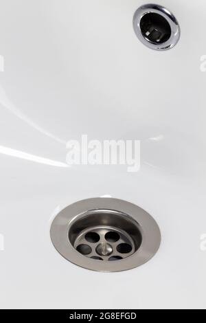 Loch der Ablassen von Wasser im Waschbecken im Bad Stockfotografie - Alamy