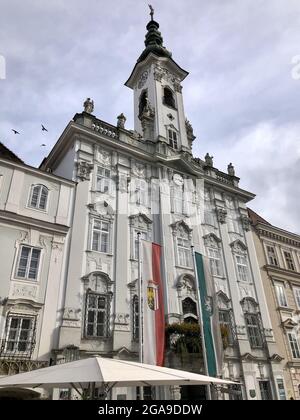 STEYR, ÖSTERREICH - 02. Okt 2020: Häuser auf dem Hauptplatz in der ...