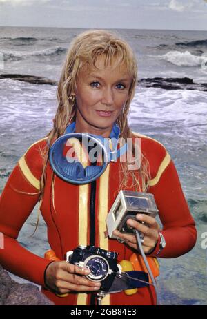 SPIEL MIT HAIEN: DIE GESCHICHTE VON VALERIE TAYLOR, Valerie Taylor ...