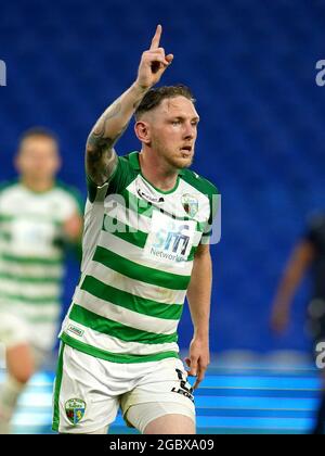 Declan McManus der New Saints feiert das dritte Tor ihrer Mannschaft ...