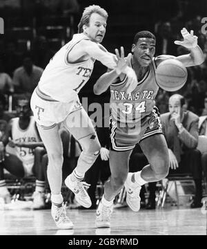Austin Texas USA, 1985: Die Herren-Basketballmannschaft der University ...