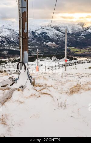 Blick auf ein Skigebiet in Volda im Winter. Norwegen Stockfotografie ...