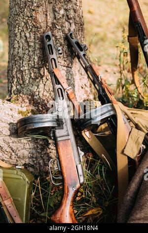 Sowjetische russische militärische Munition Waffe des zweiten ...