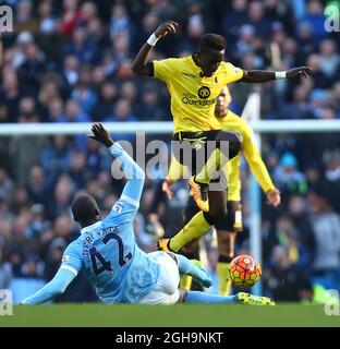 Yaya Toure aus Manchester City springt beim Barclays Premier League ...